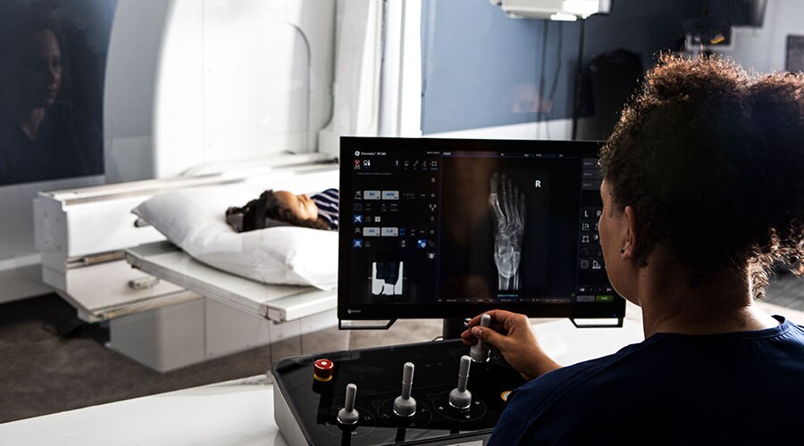 Sistema de radiografía y fluoroscopia Discovery RF180 | GE Healthcare ...